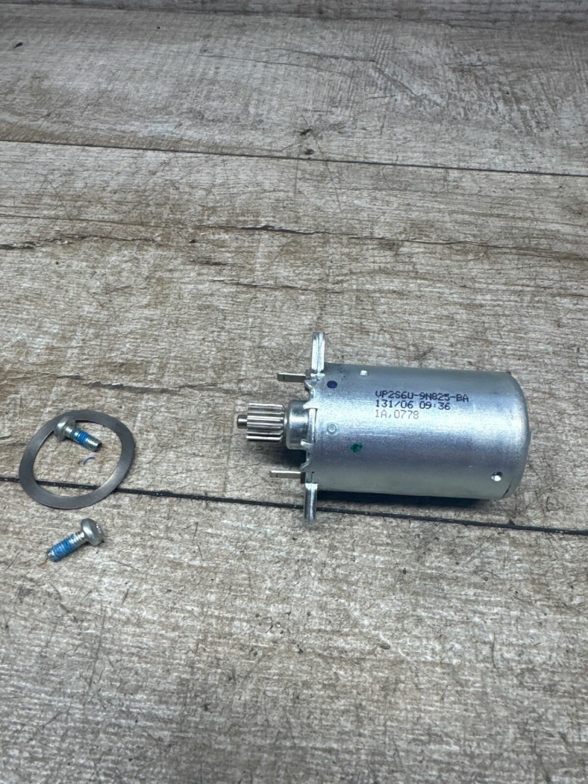 Моторчик дроссельной заслонки Ford Focus 2 VP2S6U9N825BA