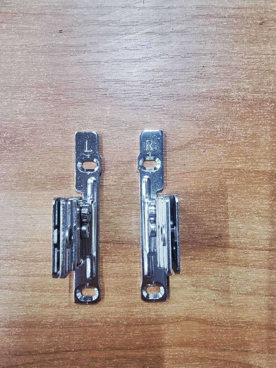 Integra Frontbefestigung Click-on, Rechts, Zum Anschrauben front fixing clickon, Защелка для крепления передней панели Integra, Rechts, Zum Anschrauben, левая +правая 2шт F 084115242 GRASS, Австрия