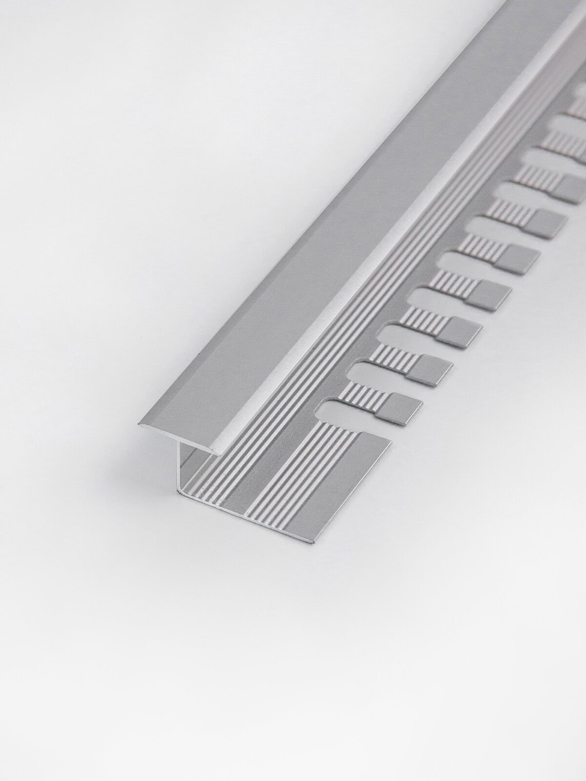 Т-образный порог напольный алюминиевый Профиль-ОПТ ПЗ-10, 10х16 мм, длина 2,7 м, анодированный серебро матовое 02
