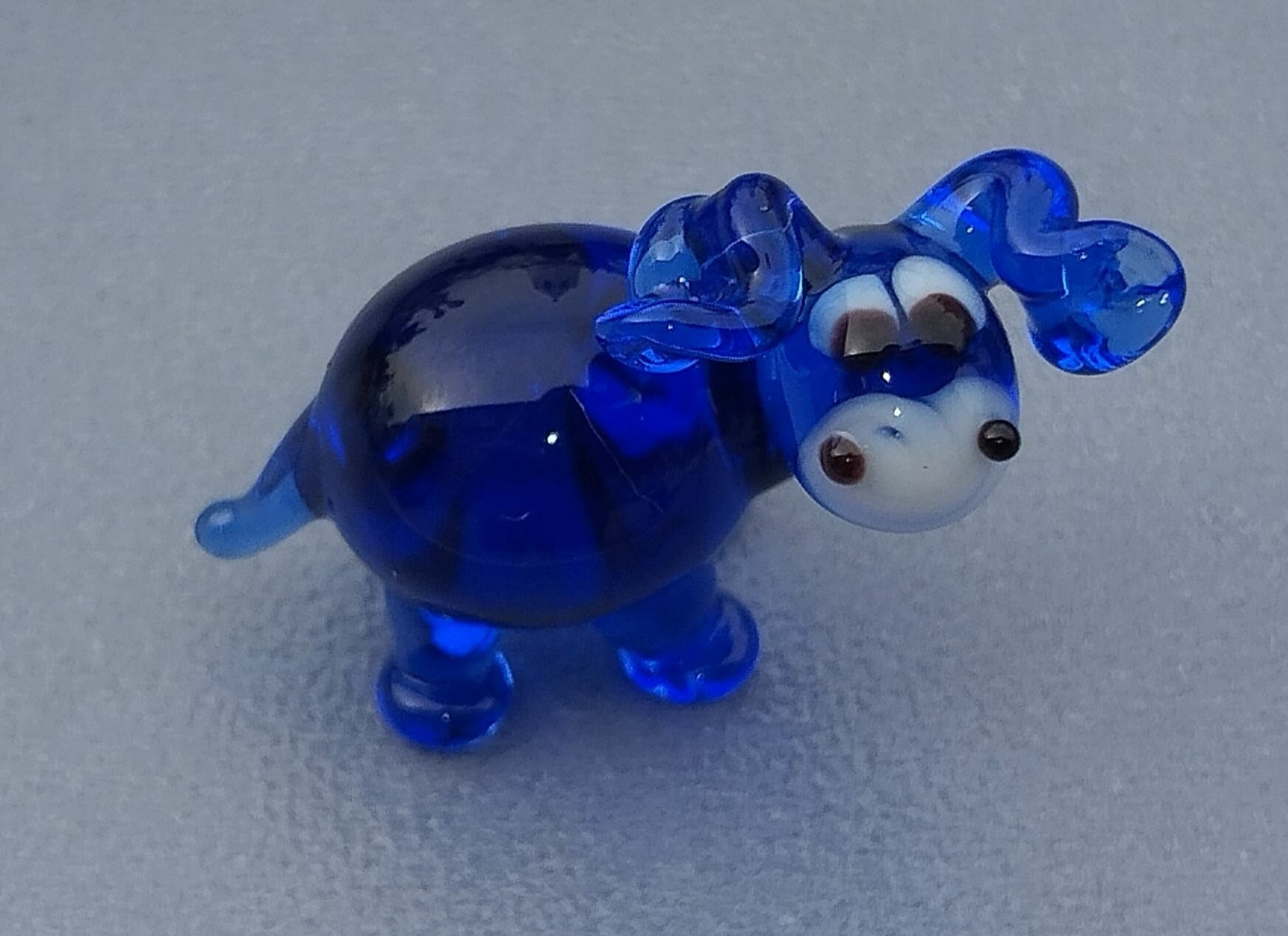 Стеклянная микро фигурка ослик