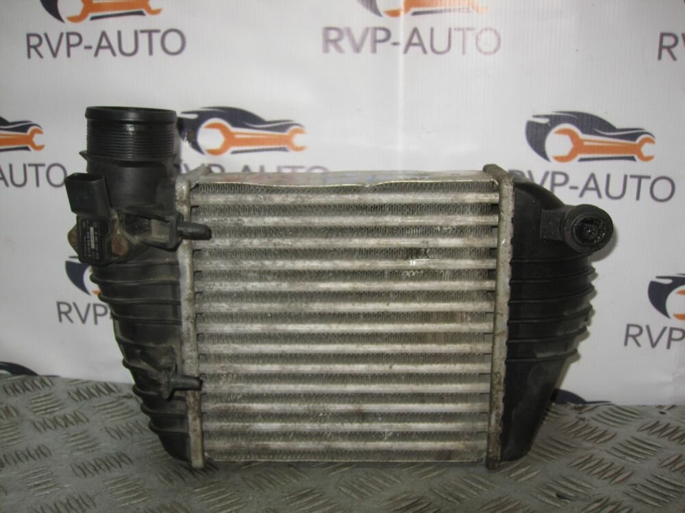 Интеркулер с датчиком Audi A6 C6 2004—2008 0261230073