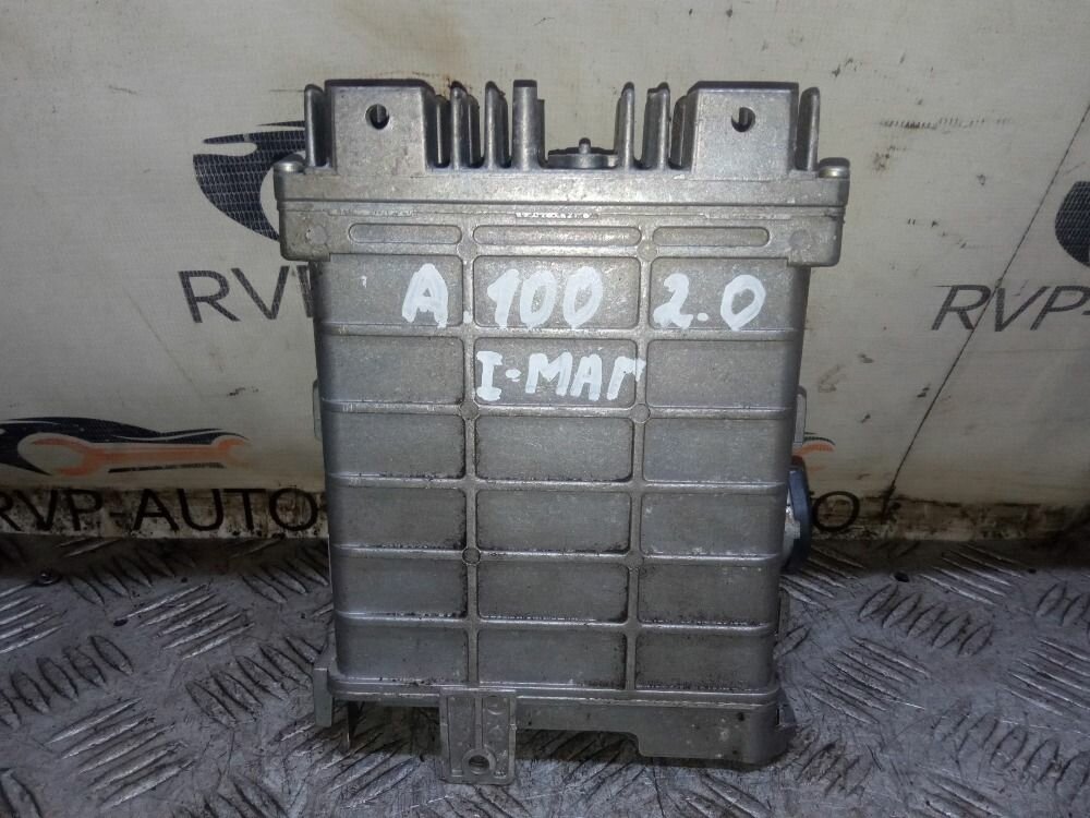 Блок управления двигателем Audi 100 C4 2.0