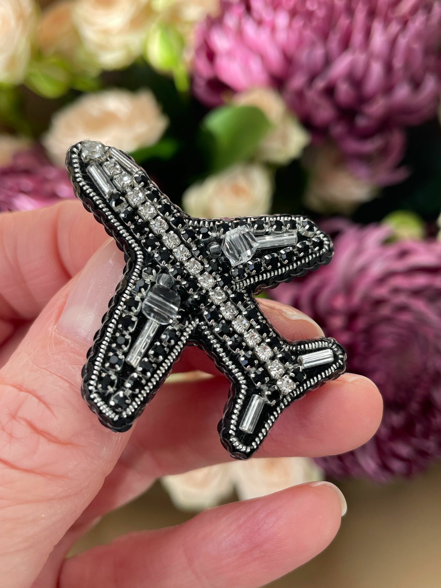 Брошь, бисер, стразы