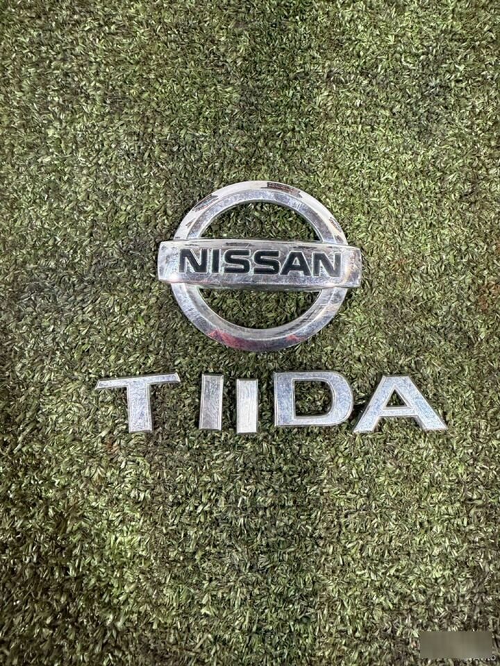 Эмблема Nissan Tiida C11 2008
