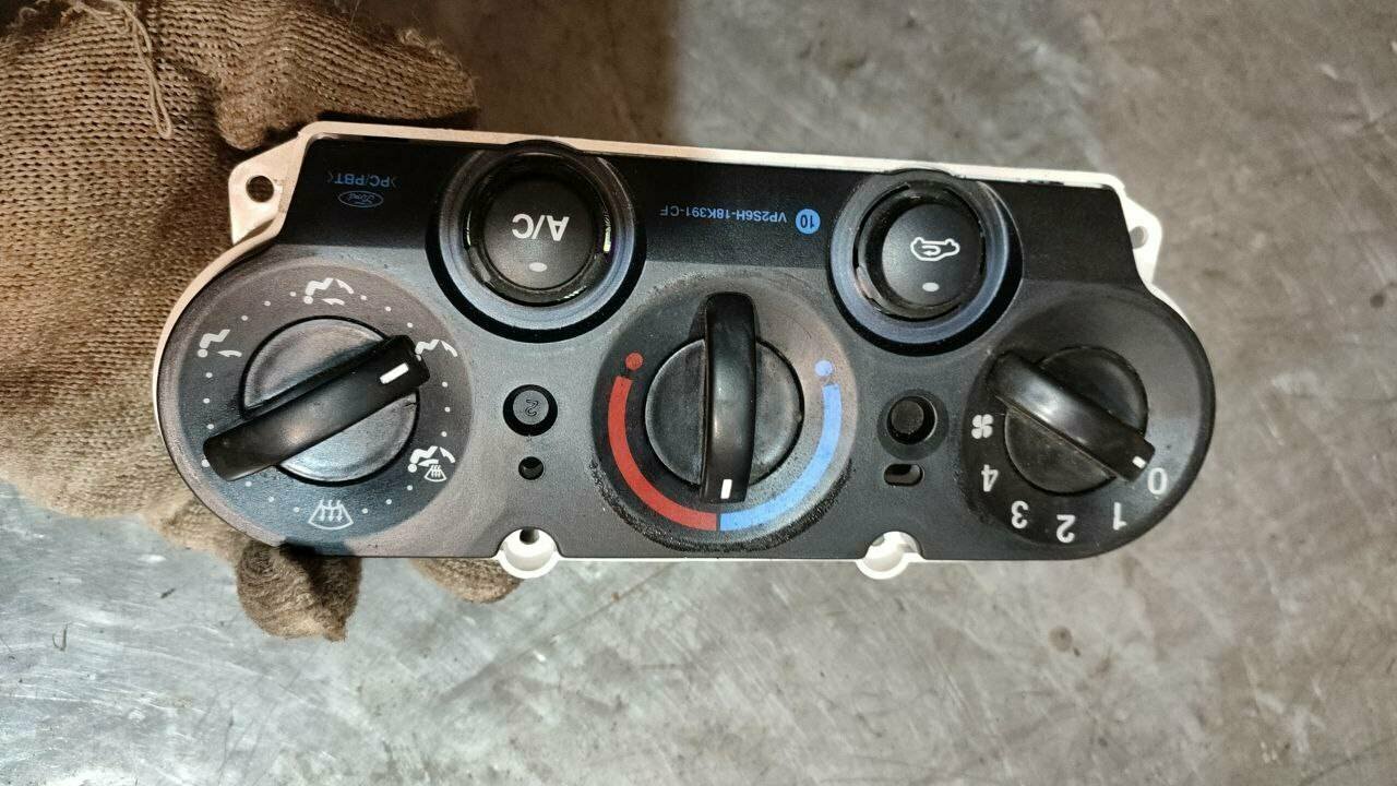 Блок управления отопителя Ford Fiesta 5 2005 2S6H19980BD