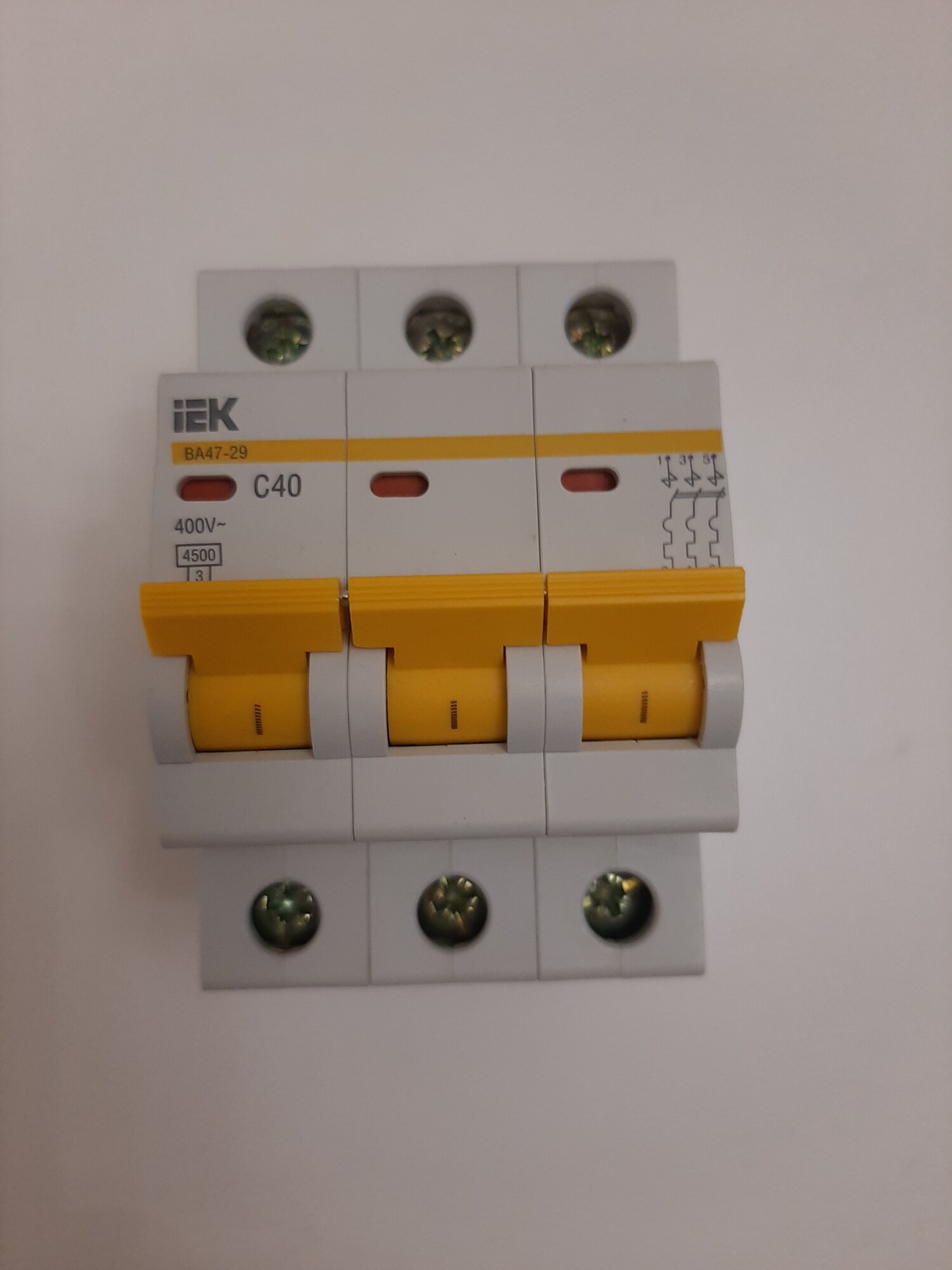Автомат электрический IEK С40 3-ой
