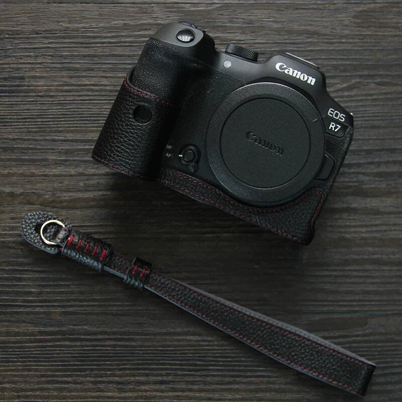 Черный с красными полосками, кожаный чехол с подставкой и ремешком для Canon EOS R7 из второслойной кожи