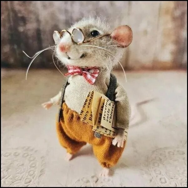 Очаровательная мышка из войлока ручной работы (техника сухого валяния иглой)