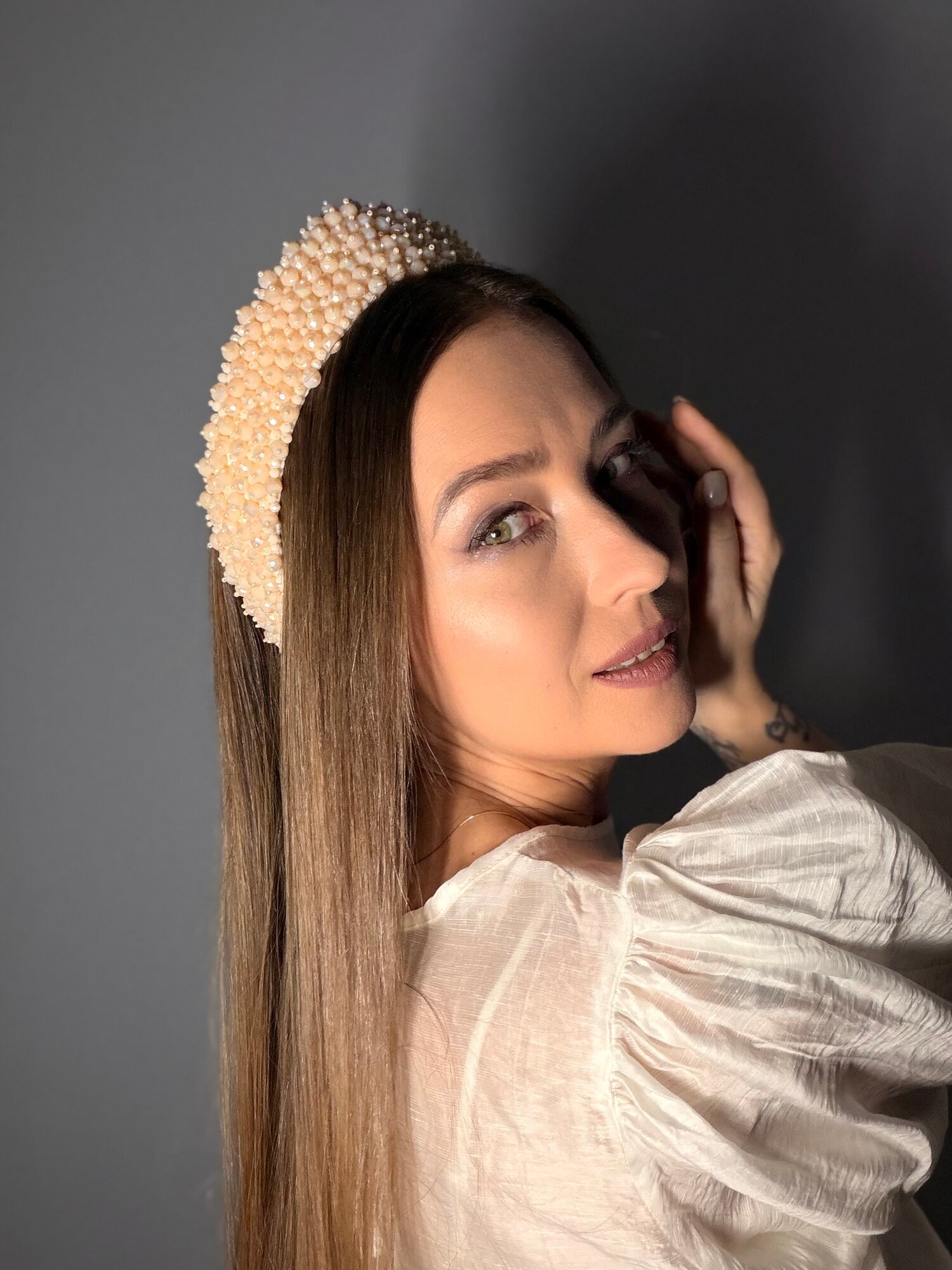 Ободок-кокошник современный Любовь с хрустальными бусинами