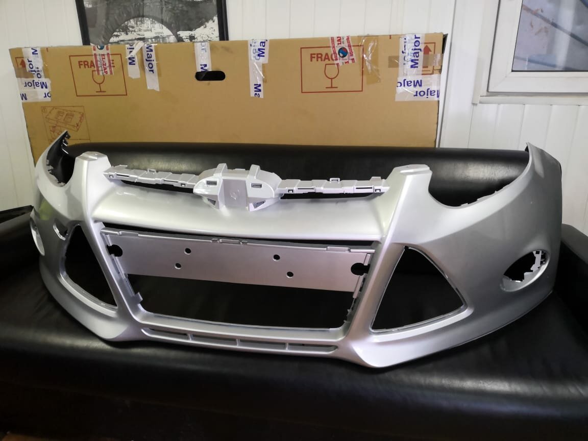 Бампер передний Форд Фокус 3 (2011-2015) новый, покрашен в серебристый цвет