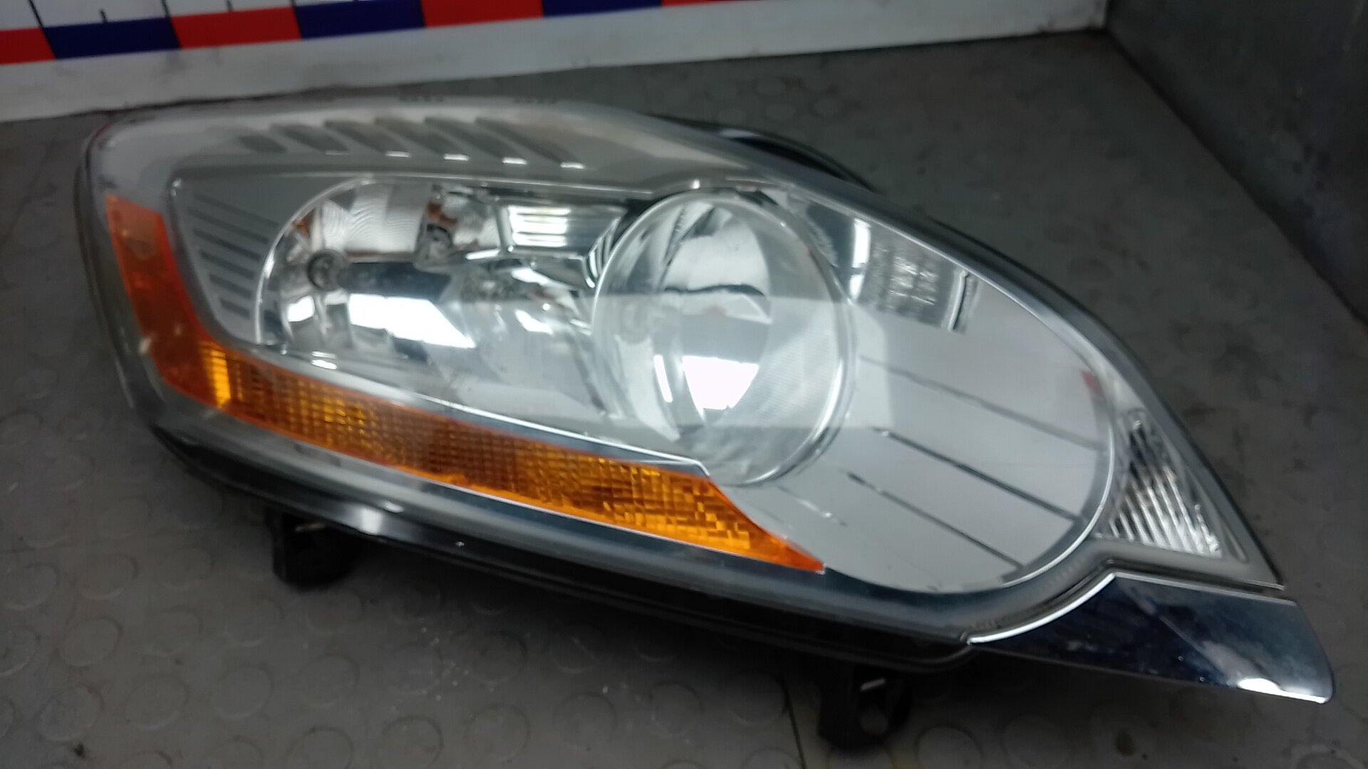 Фара правая FORD KUGA 1