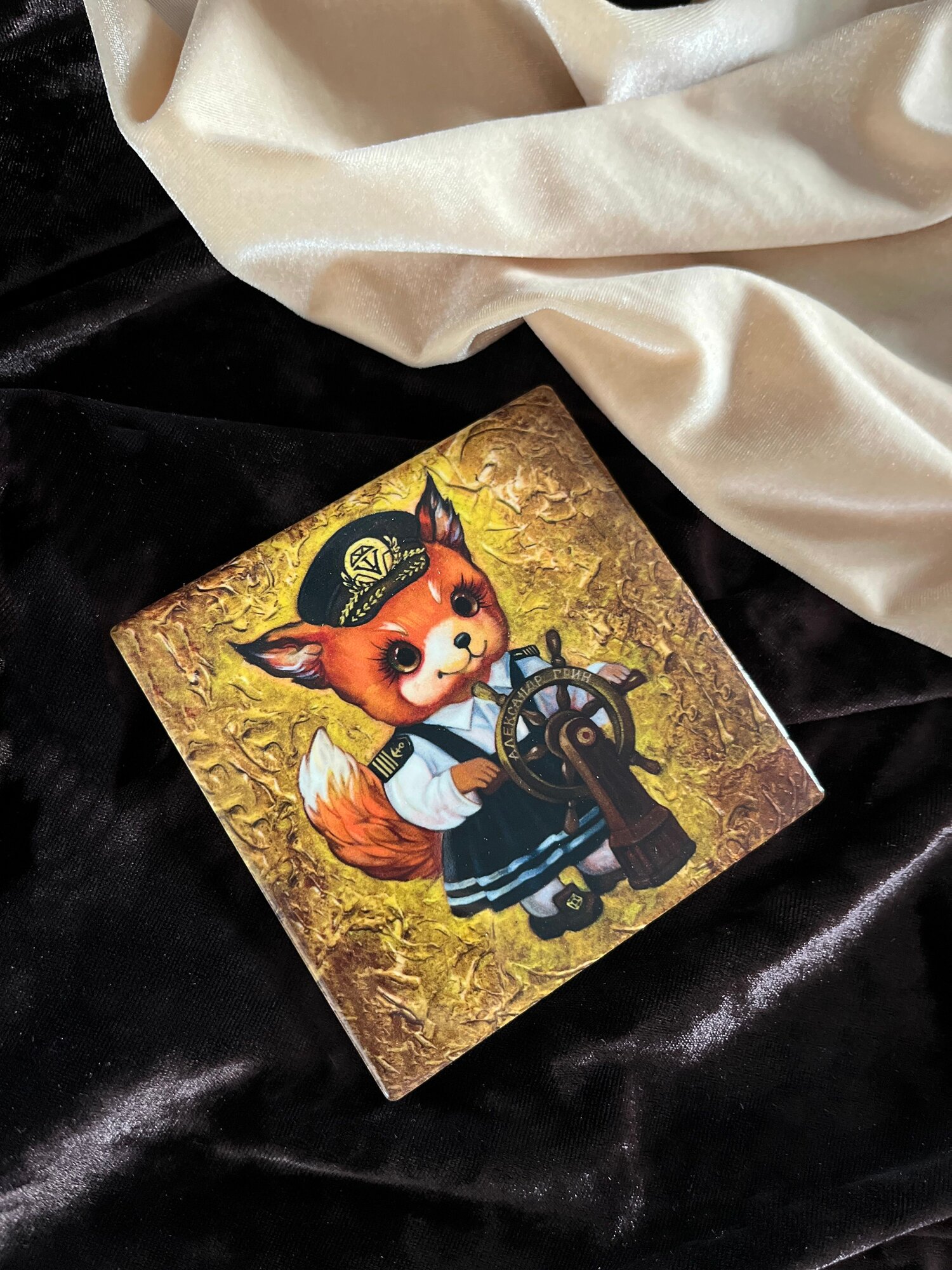 Магнит на холодильник керамический "Лисичка капитан"