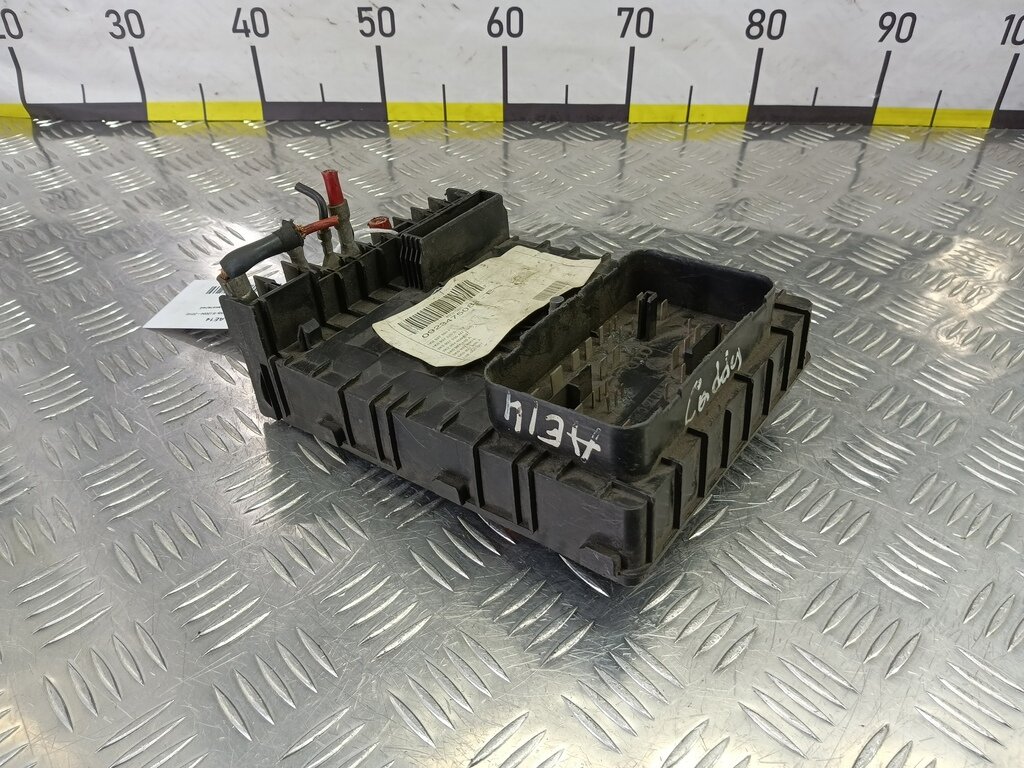 Блок предохранителей Б/У для Volkswagen Caddy III (2004—2010) 1K0937125C