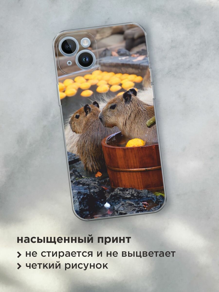 Чехол на Apple iPhone 14 / Айфон 14 с принтом "Капибары отмокают" — фото 1