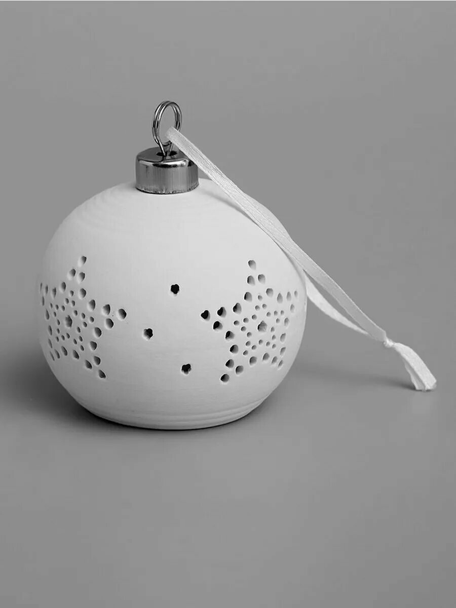 Элегантный елочный шар с подсветкой и звездами