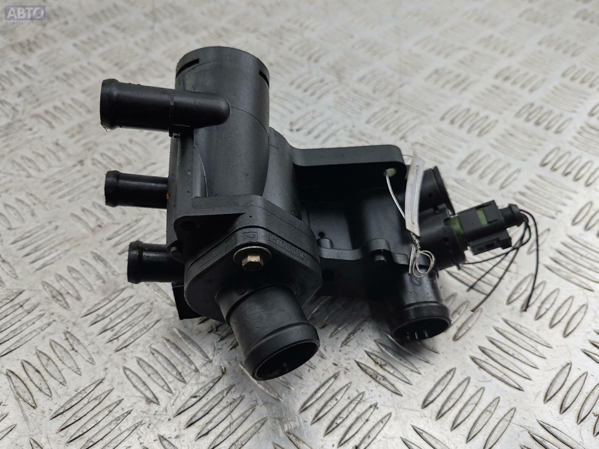 Корпус термостата Volkswagen Golf-4