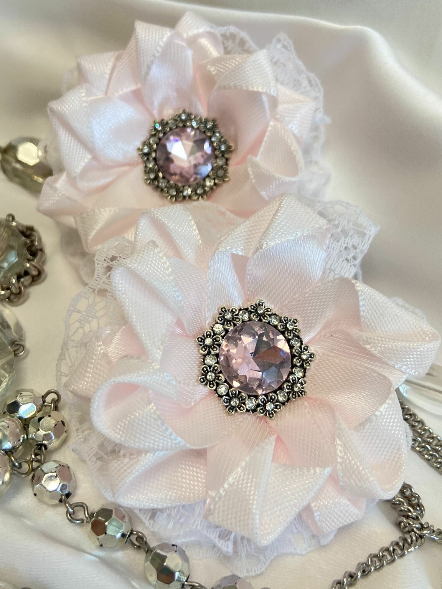 Белые бантики ручной работы для девочек