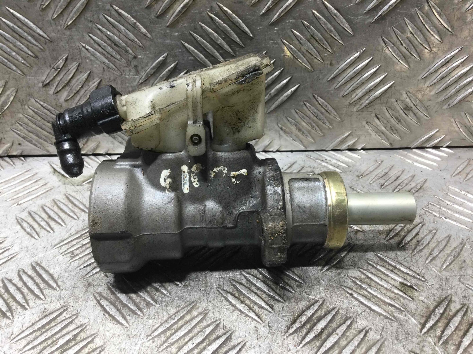 Б/У Цилиндр тормозной главный Ford Focus 2 поколение (2005-2008) 2005 г.