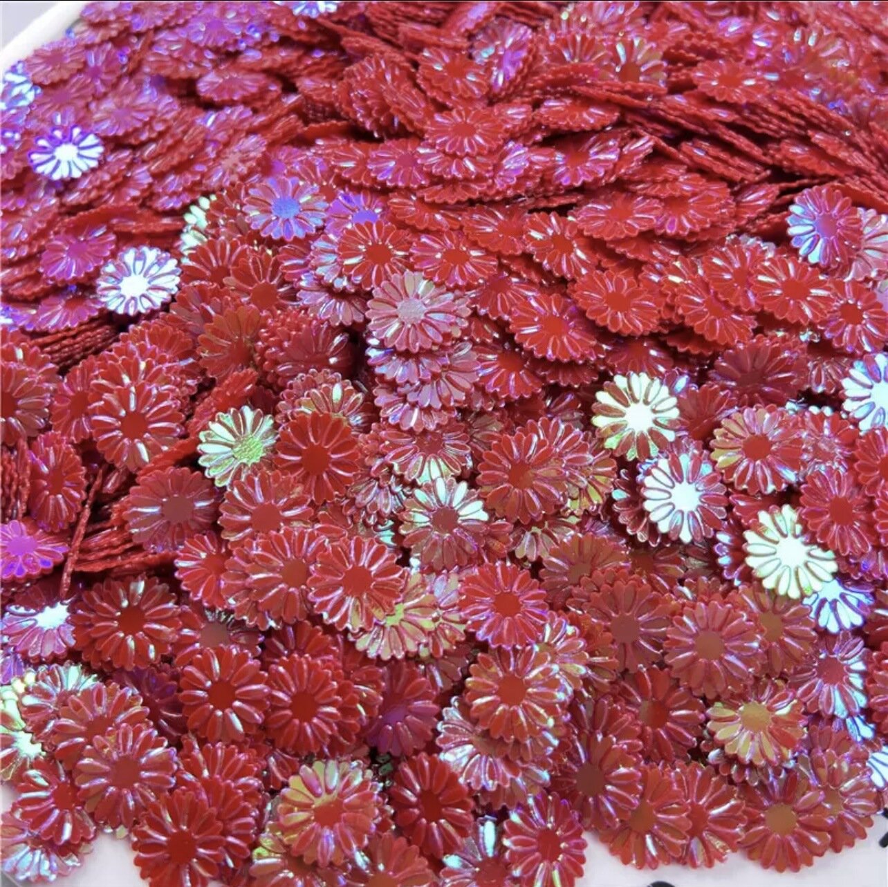В наличии иризирующие 9 мм ромашки с пайетками для слайма, DIY нейл-арт, аксессуары для смолы, бусины для чехлов телефонов