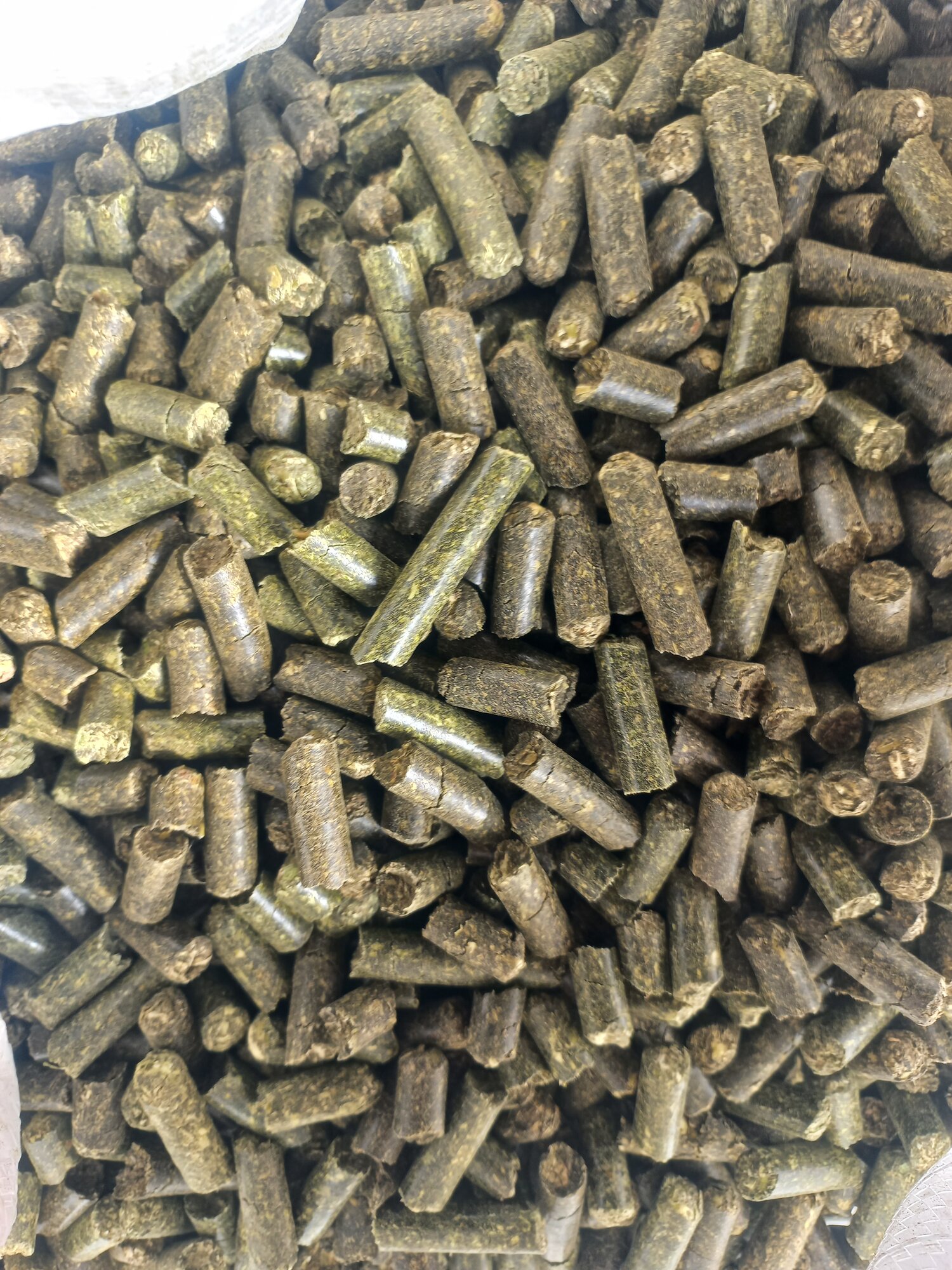 Люцерна гранулированная для животных и птиц