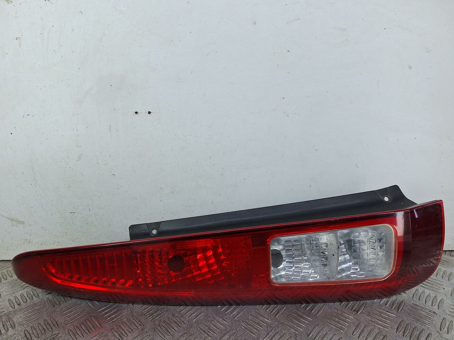 Фонарь задний левый Ford Fusion 1 рест. 2006