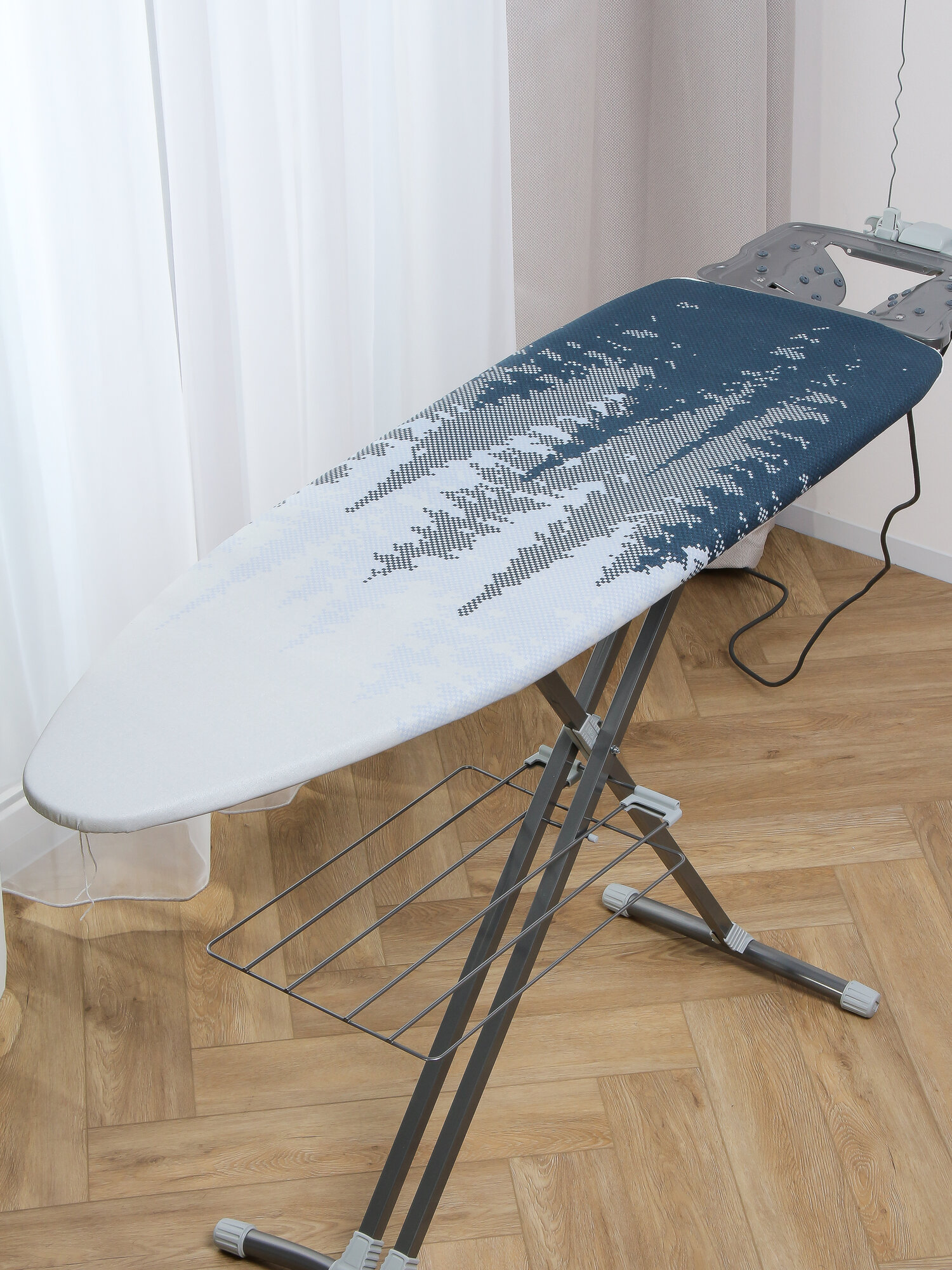 Чехол для гладильной доски Марья Искусница 122х43 см, антипригарный, трехслойный, сине-серый с рисунком