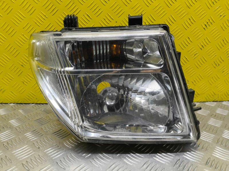 Фара правая Nissan Pathfinder