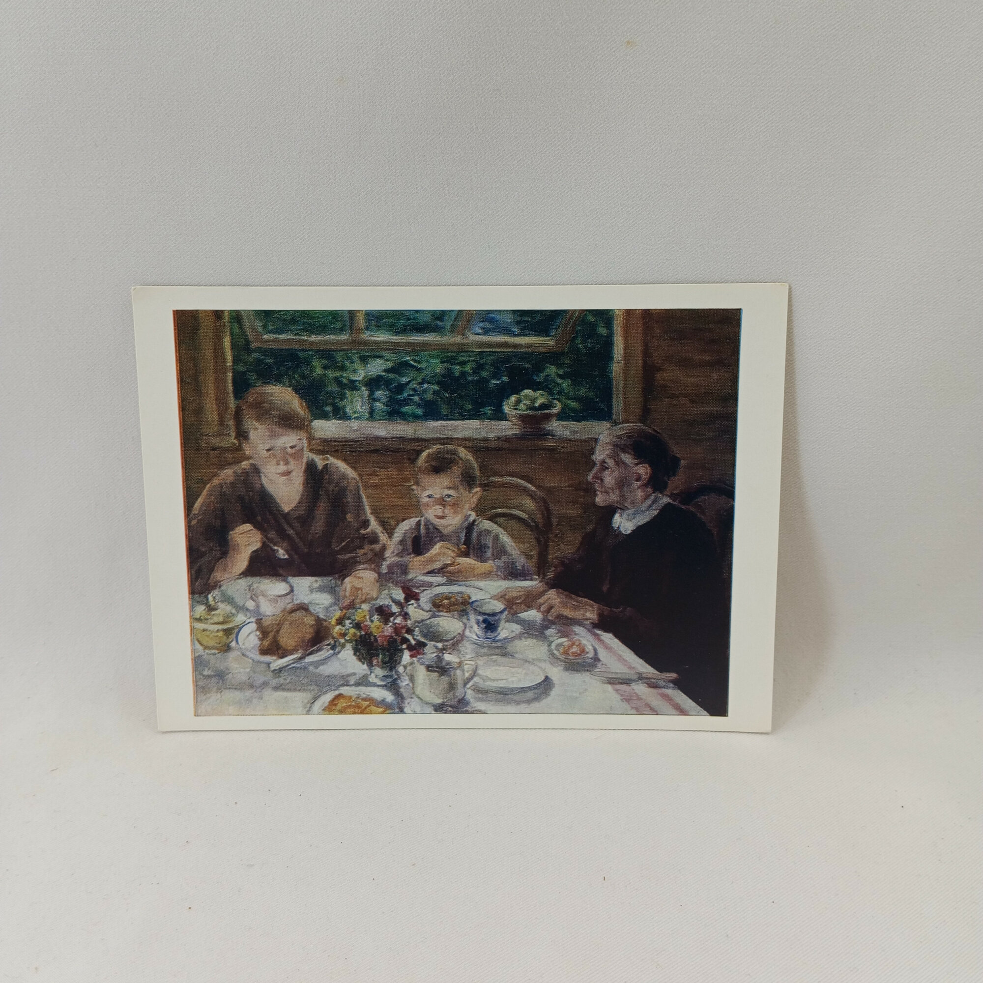 Открытка советская СССР. Живопись, семья за столом, Завтрак, П. Н. Крылов, бытовой сюжет, винтаж