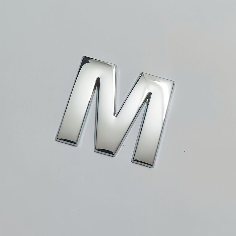 Большая объёмная металлическая буква M для авто, 3D шильдик из цинкового сплава, серебристая наклейка на багажник