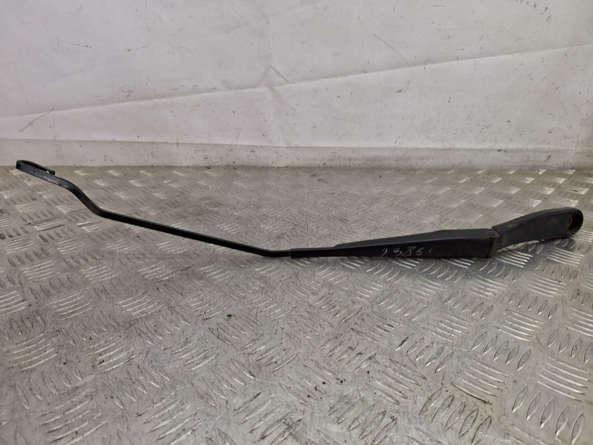 Поводок стеклоочистителя правый Chrysler Sebring 2 2001 04805520AB