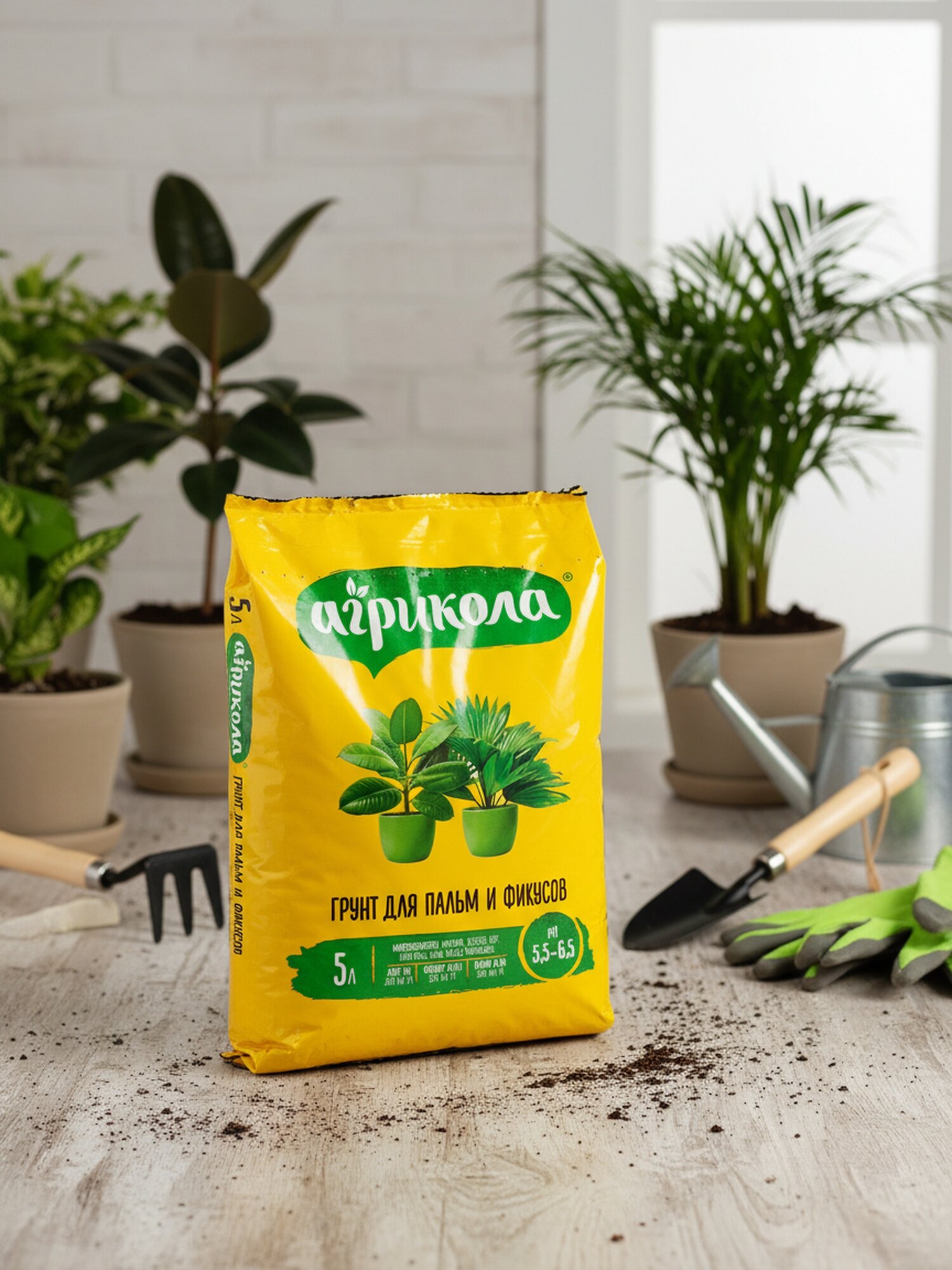 Питательный субстрат Агрикола для фикусов и пальм, 5 л, почвогрунт с торфом, песком и известняком для пересадки