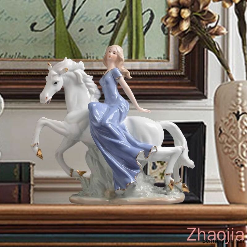 Белая фарфоровая статуэтка, девушка на белой лошади.