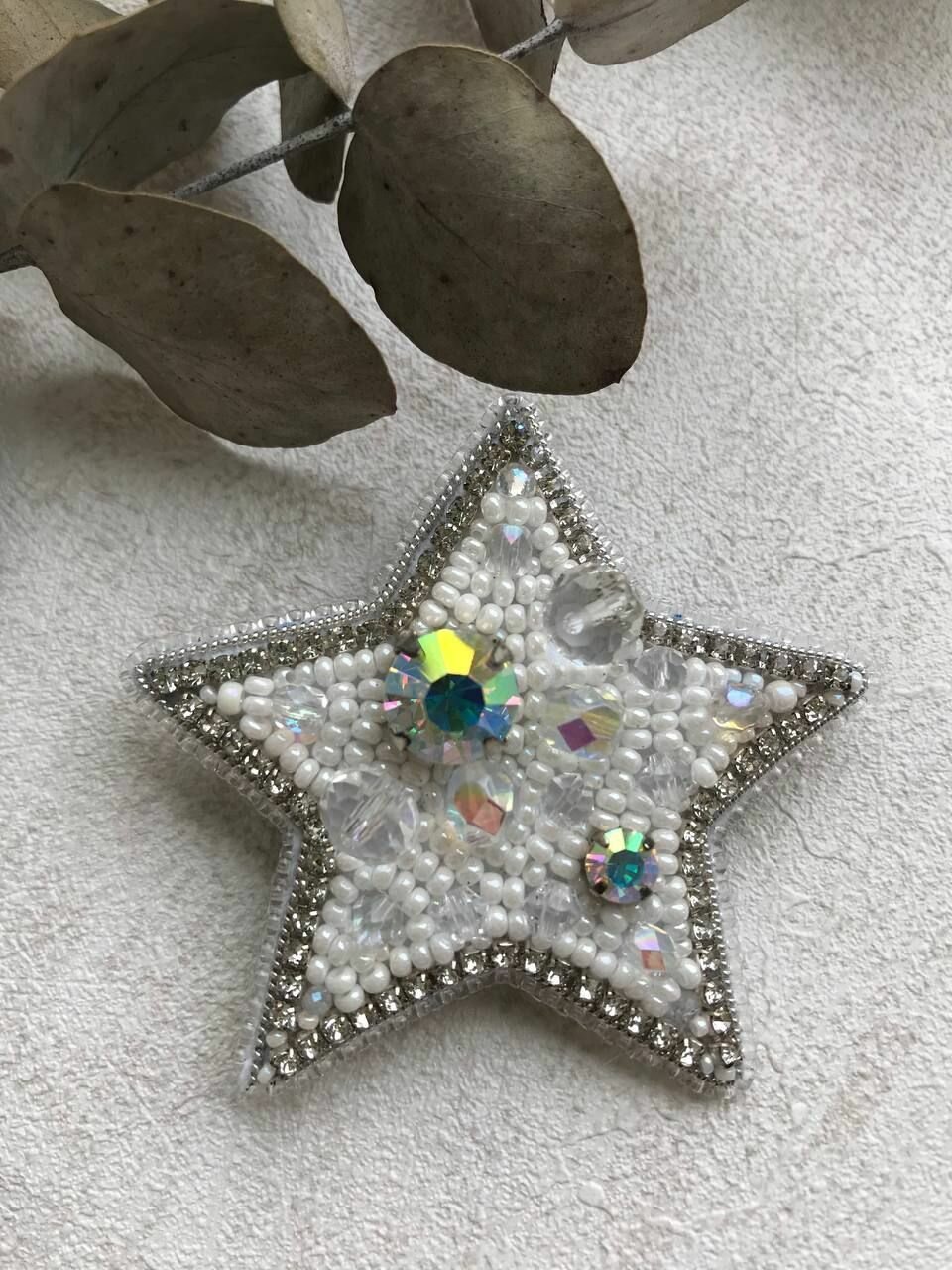 Брошь, кристалл, бисер, стразы, металл, стекло