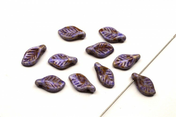 Бусина Листочек 12х6х3мм, цвет 02010/65328 сиреневый, непрозрачная, 735-160, 10шт