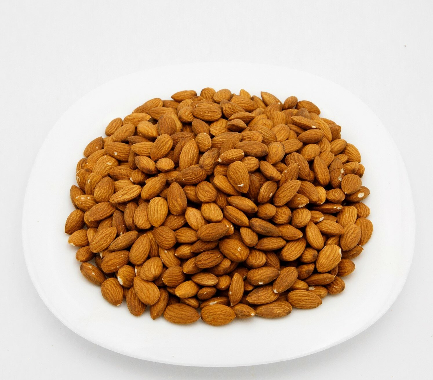 Миндаль сушеный 1кг.
