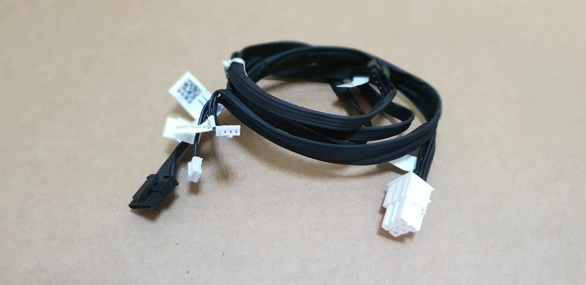 Шлейф питания Quanta DDS5BQPB101 33см REAR BACKPLANE UP POWER to MB GPGPU3 to 2x MB SATA DOM to 3224 POWER connector 84J3B-3B-00O7