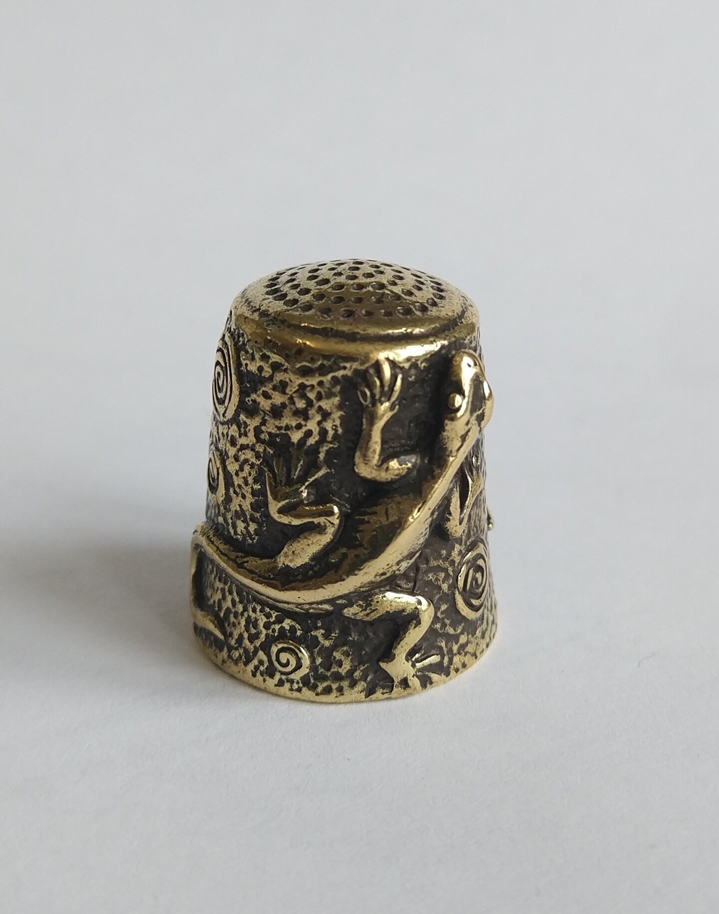 Наперсток с ящерицей - небольшой декоративный Наперсток, сувенирный наперсток