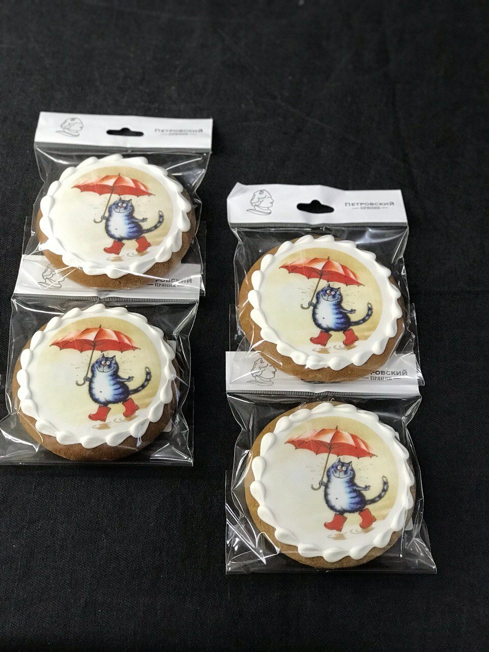 Пряник "Петровский Кееpsake. Сувенирный 1" Кот с зонтом