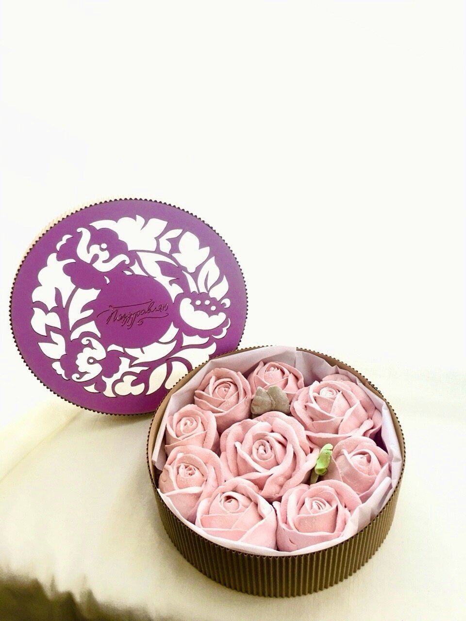 Подарочный набор "Зефирные розы", зефир для женщин, 9 шт, в подарочной красивой коробке