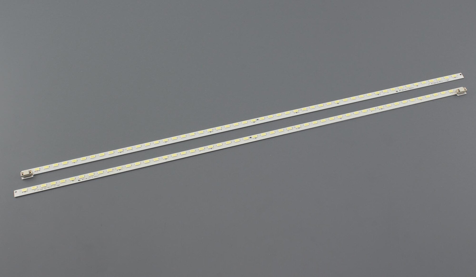 LED подсветка (светодиодная планка) для телевизора TV 37" LG 37LV, комплект 2 шт