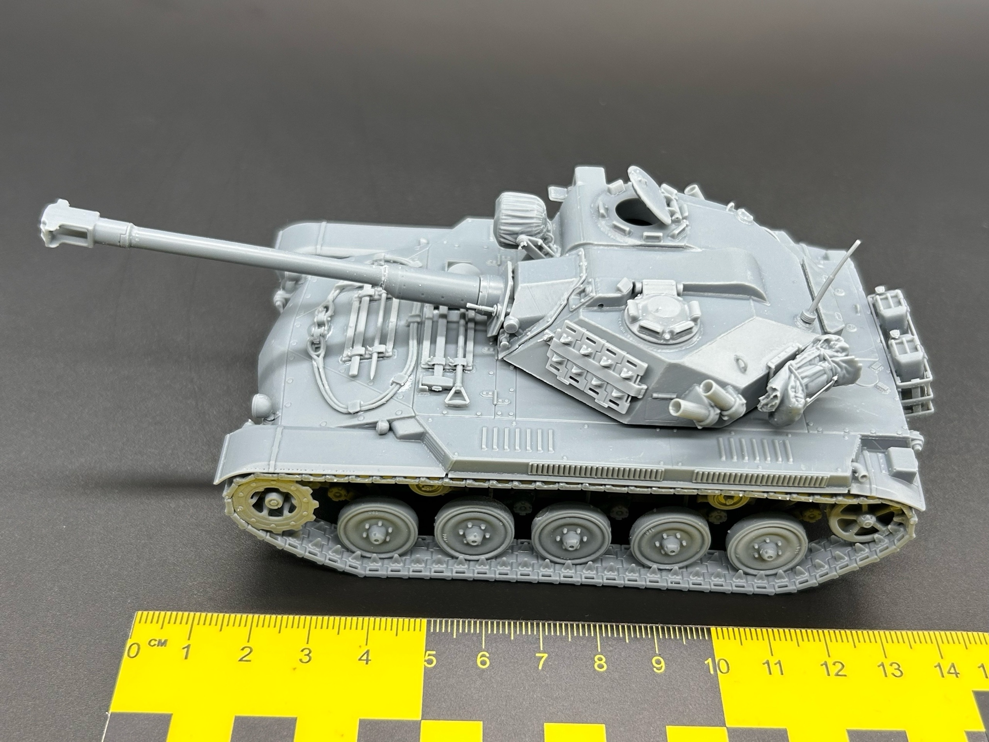 Сборная модель AM36022 Французский легкий танк AMX ELC bis «Елка»