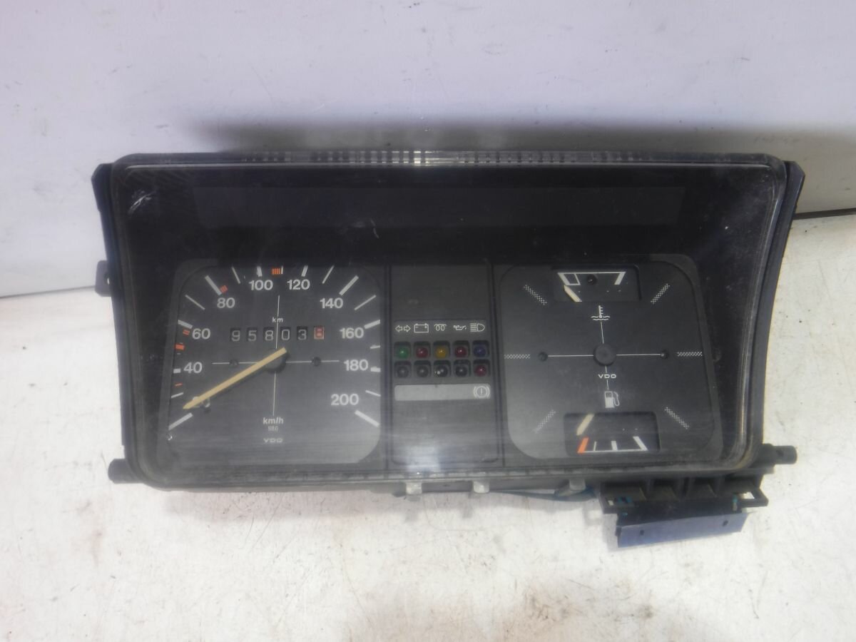 Панель приборов Volkswagen Polo II (1981—1994)