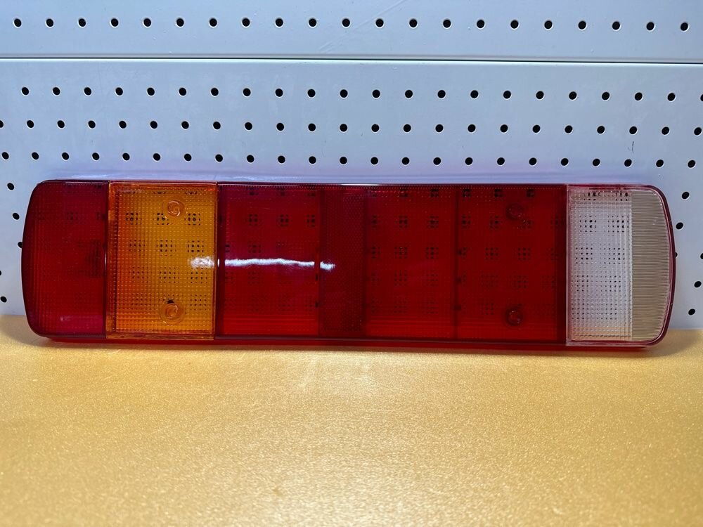 Стекло заднего фонаря VOLVO FH FM SCANIA 4 серия 7-секций (вольво скания)