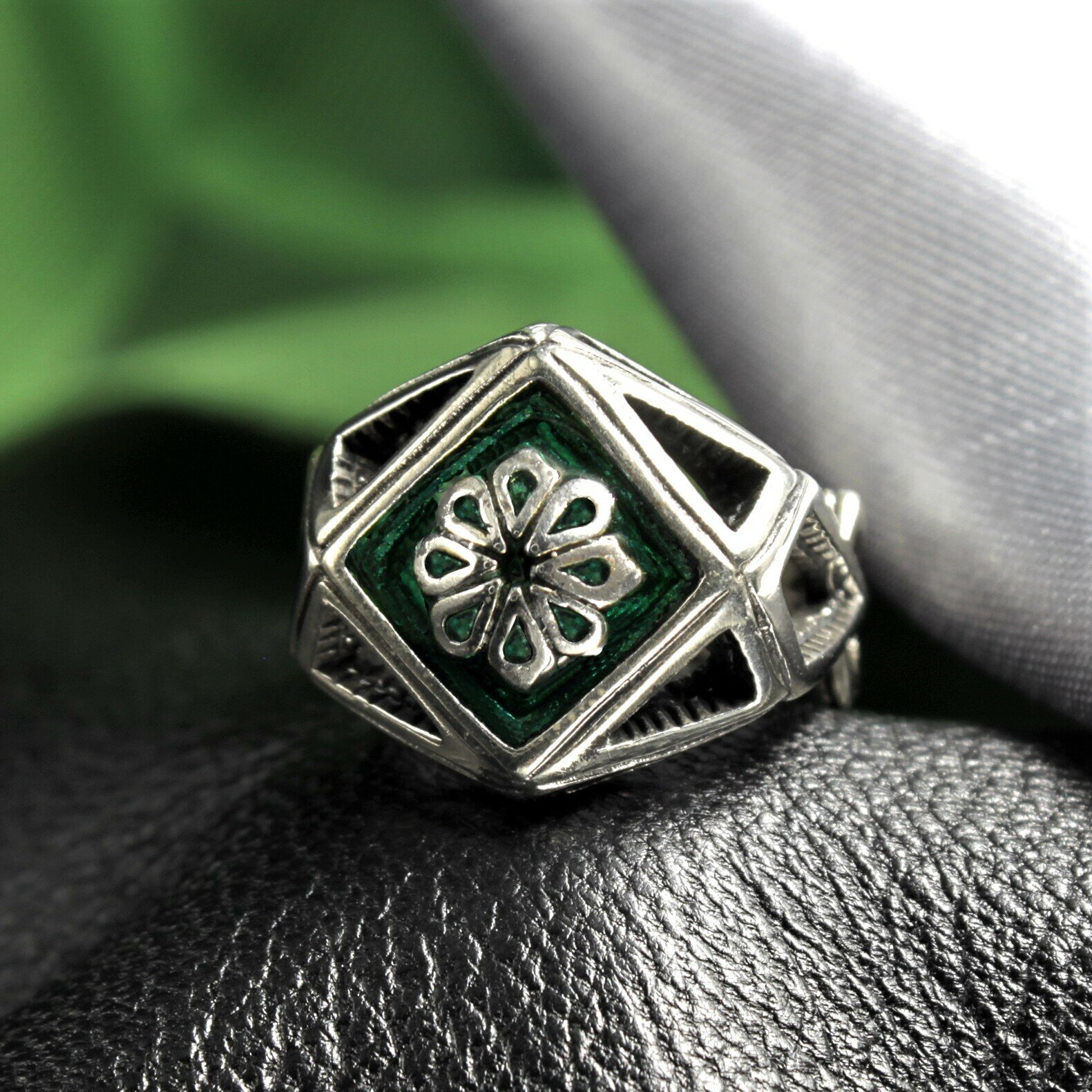 Кольцо, эмаль