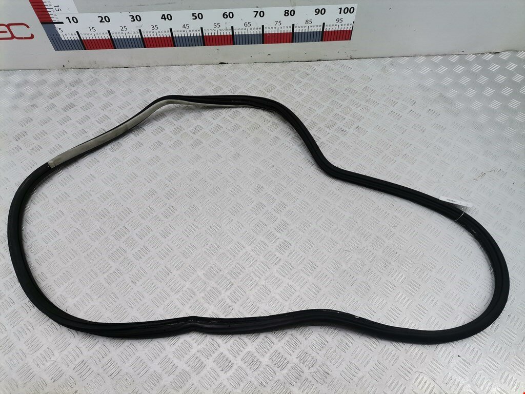 Уплотнитель двери Volkswagen Passat 5 GP 3B0867366L арт. 1792709