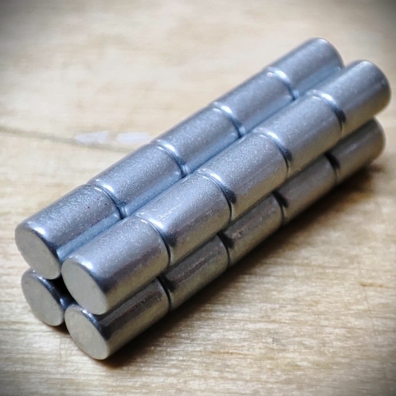 Маленькие магниты 3*4мм - 20шт. (диаметр - 3мм)