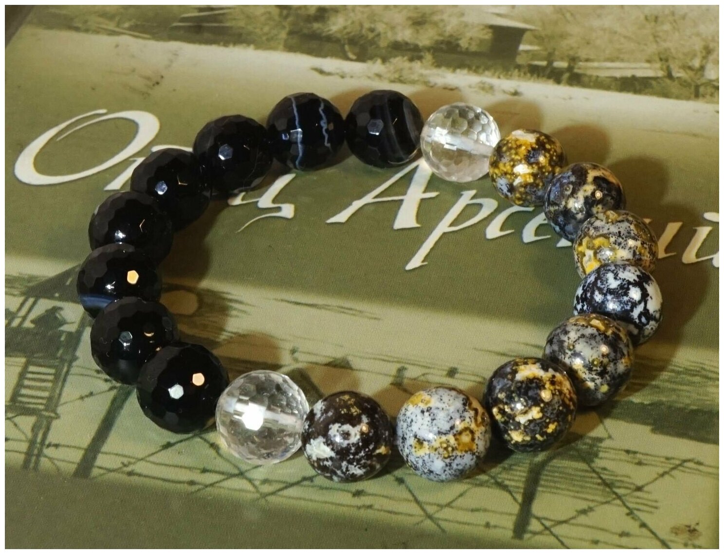 Славянский оберег, Браслет-нить, горный хрусталь, агат