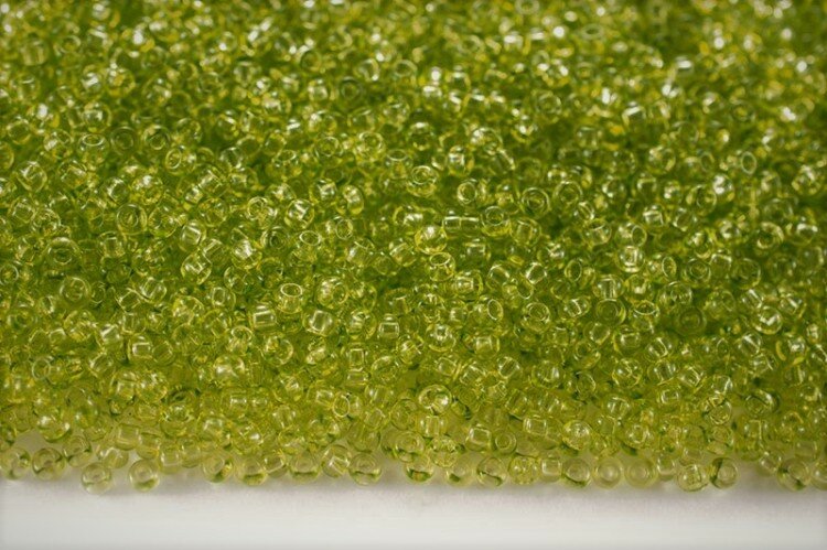 Бисер чешский PRECIOSA круглый 10/0 01153 салатовый прозрачный, 1 сорт, 50г