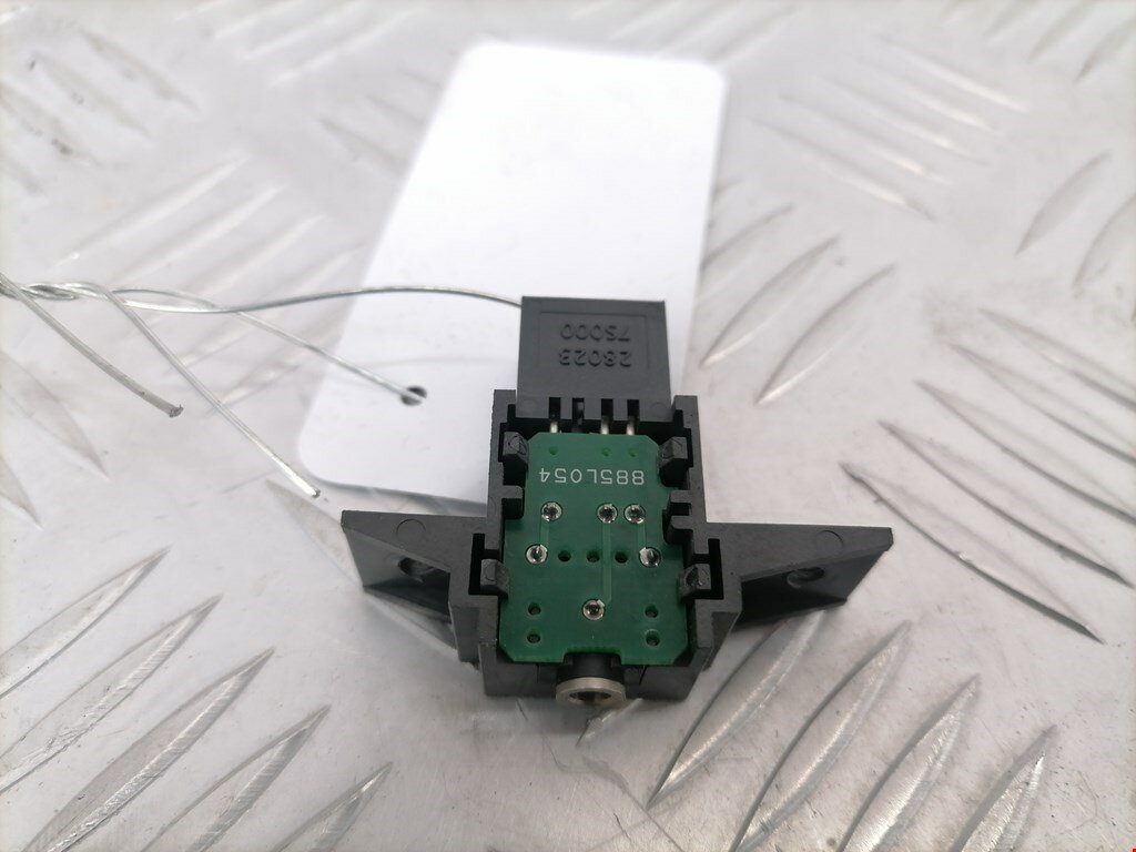 Разъем AUX / USB Renault Koleos 280237S000 арт. 1772076