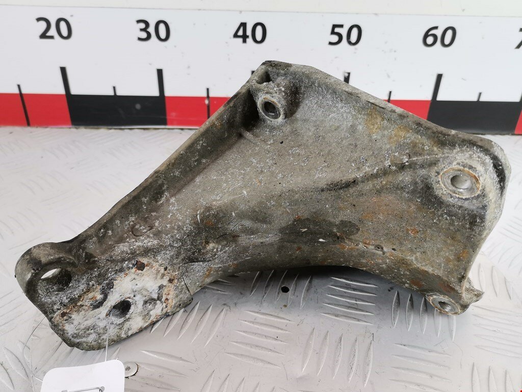 Кронштейн (крепление лапа) двигателя Seat Inca 1H0199354K арт. 1497799
